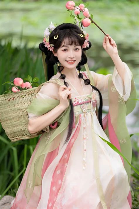 活泼可爱的夏日汉服拍照姿势来啦～ 小红书 花瓣网