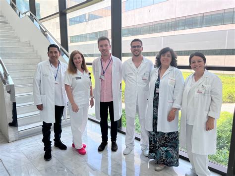 El centre de vacunació internacional de l'hospital de Torrevieja atén un centenar de viatgers en ...