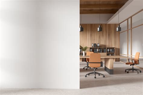 테이블과 의자 선반 및 모형 벽이 있는 흰색과 나무로 된 회의 인테리어 0명에 대한 스톡 사진 및 기타 이미지 0명 3차원 형태 가구 Istock