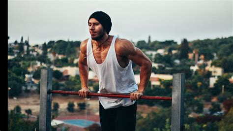 How To Do Back Rows The Right Way According To Personal Trainers GQ India