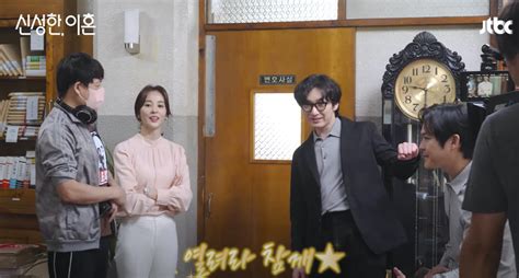 《離婚律師申晟瀚》戲外趣事！曹承佑即興演出多到用不完，淨湜竟被誤叫為「曹政奭」？ Line購物