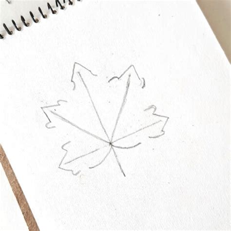How To Draw A Simple Maple Leaf Moms And Crafters