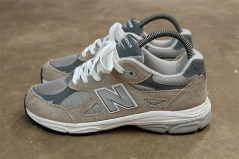 New Balance 990, Women's Fashion, Footwear, Sneakers on Carousell