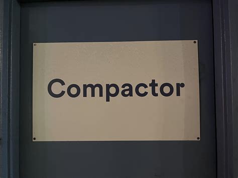 Compactor R Identifythisfont