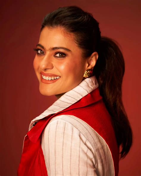 Kajol Devgan 49 ఏళ్ల కాజోల్ ఎంత గ్లామర్‌గా వుందో చూసారా ఫొటో