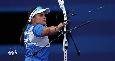 La Potencia De Elia Canales Que Rompe La Barrera De Los Sexos Su Flecha Sale A La Misma