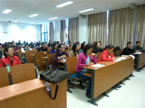 我院刘志中副教授为第七期文研班上课 文学与新闻传播学院