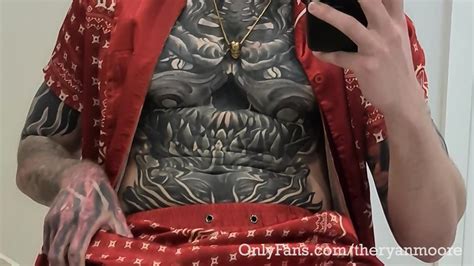 Hunk Dude Ryan Moore Masturbates In Front Of The Mirror Part 1 Eporner