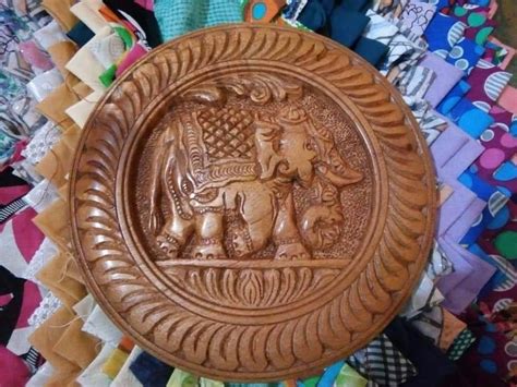 ඇත් රූප යොදා කරන ලද චමින්ද ලී කැටයම් වඩු කාර්මික