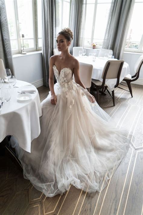 2017 წლის ყველაზე მოდური საქორწილო კაბები