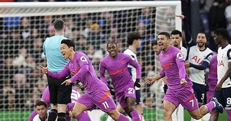 시즌 2호골 황희찬 Pk 실축 손흥민 토트넘은 울버햄튼에 2 1 전반 종료