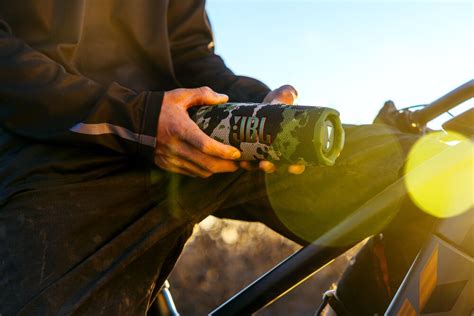 JBL Flip 7 Lifestyle Image 2