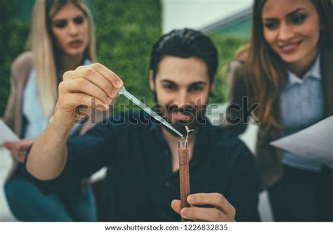 Team University Biologists Analysing Sample Plant ภาพสต็อก 1226832835