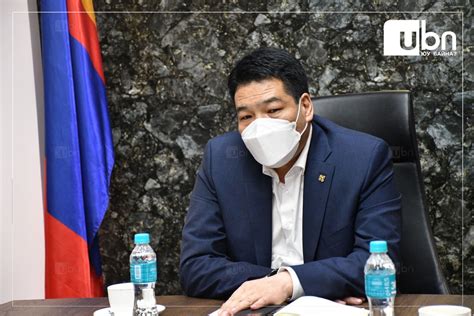 С Энхболд Цусны үүдэл эс буюу чөмгийг донороос өвчтөнд шилжүүлэн суулгах хагалгааг Монголдоо