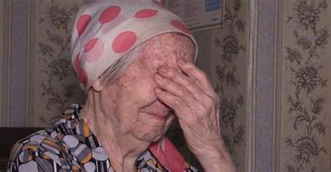 Синът и булката прогонили старата си майка навън в студа Преди да умре тя успяла да се погрижи