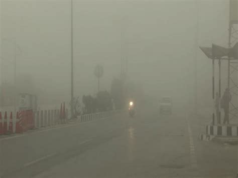 J K Dense Fog Covers Srinagar For Third Consecutive Day