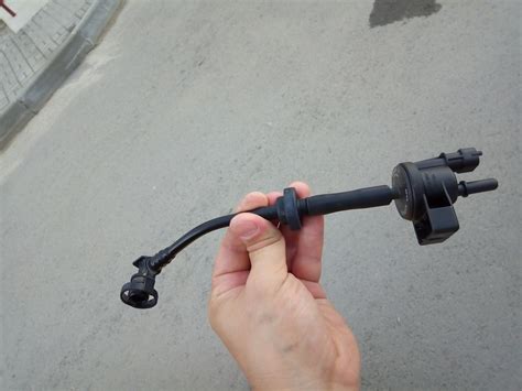 Замена клапана продувки адсорбера — Opel Astra J GTC, 1,4 л, 2012 года ...