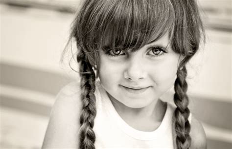 Фото Девочка с двумя косичками