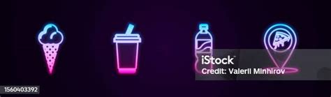 와플 콘에 아이스크림을 넣고 물이 든 유리잔 한 병 및 위치 슬라이스 피자를 설정합니다 빛나는 네온 아이콘입니다 벡터 0명에