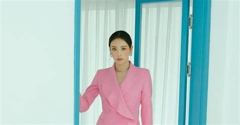 슈즈 브랜드 락포트 배우 이다희와의 콜라보 화보 눈길