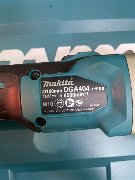 Makita 4" 18V (3.0Ah) Cordless Angle Grinder DGA404RFE | Model : M-DGA