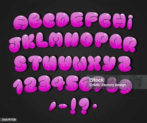 낙서 거품 알파벳 뚝뚝 떨어지는 보라색 글꼴입니다 대문자 숫자 및 구두점이 있는 통통한 글꼴입니다 어두운 배경에 반짝이는 뚝뚝