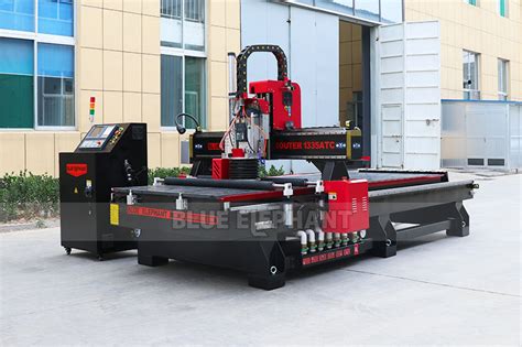 Enrutador De Madera CNC 1335 ATC Con Cortador De Cuchilla Oscilante