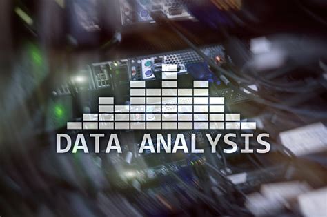 서버 룸 배경에 큰 데이터 분석 텍스트입니다 인터넷 그리고 현대 기술 개념입니다 그래프에 대한 스톡 사진 및 기타 이미지 그래프 금융 남자 Istock