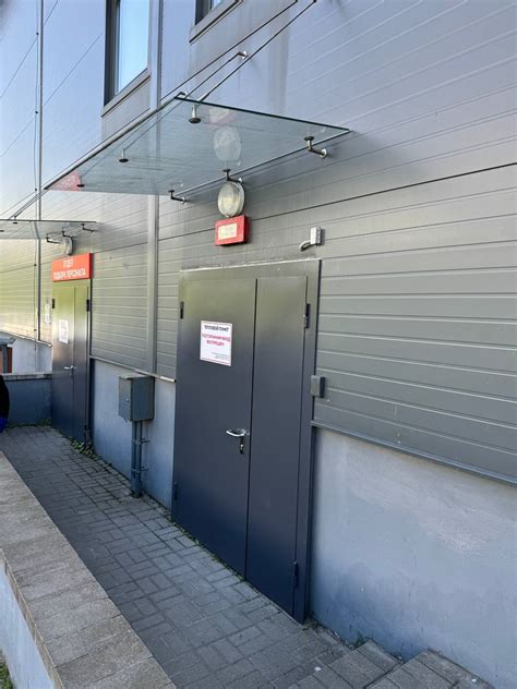 Двери для Dominos на Каменногорской 3 ДРД