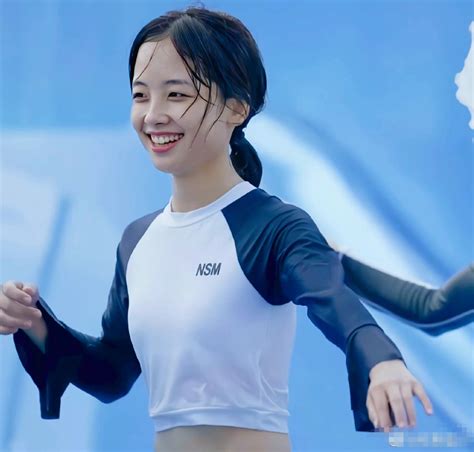 女明星骚腿观察员（腿控） On Twitter 王冰冰 泳装湿身照