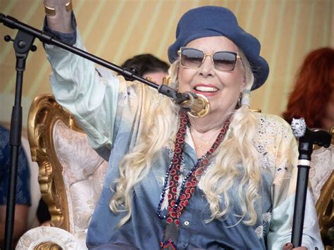 Joni Mitchell To Perform First Full Concert In Over Two Decades