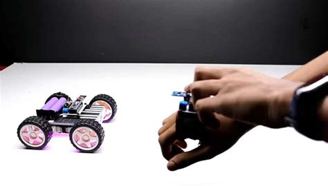 Arduino And Gesture Controel Robot Car