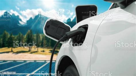 Ev 자동차 및 태양 전지의 진보적 인 재생 가능 및 청정 에너지 기술 전기 자동차 대체 연료 자동차에 대한 스톡 사진 및 기타 이미지 전기 자동차 대체 연료 자동차