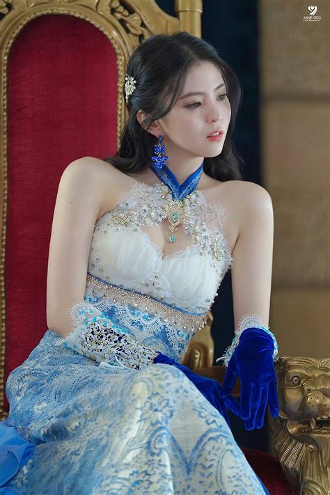 더쿠 화려하고 반짝반짝한 연예인 제작의상실  짱스압