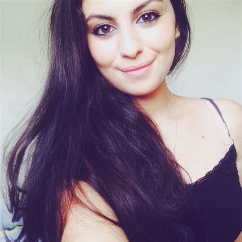 8 Hot Sexy Zineb Akabli Bikini Pics