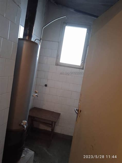 Двуетажна къща Двуетажна къща 200 кв м РЗП 500 кв м двор Къщи Вили Враца Продава се д