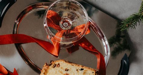 실내 가정 다운 가지 겨울 계절 달콤한 빵 디저트 디저트 플래터 디테일 리본 미식가 바늘 베이킹 빨간