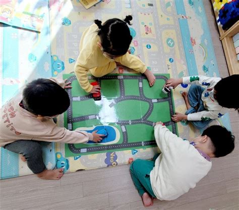 호반아이사랑♡ 만1세발달과정발달특성발달수준 3세놀이 3세발달과정 신체대근육모양볼링놀이를 해요 모양놀이 볼링핀 소근육도로에자동차를붙여요 신체운동발달 신체활용놀이 네이버 블로그