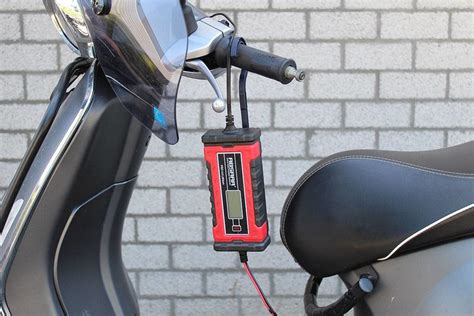 Druppellader Aansluiten Op Accu Motor Auto Scooter Hoe Werkt Het