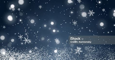 파란색 메리 크리스마스 배경에 눈송이와 보케 조명 3d 렌더링 12월에 대한 스톡 사진 및 기타 이미지 12월 겨울 공휴일 Istock