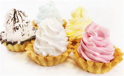 კალათები ცილოვანი კრემით ისეთი როგორც სკოლის სასადილოში იყო