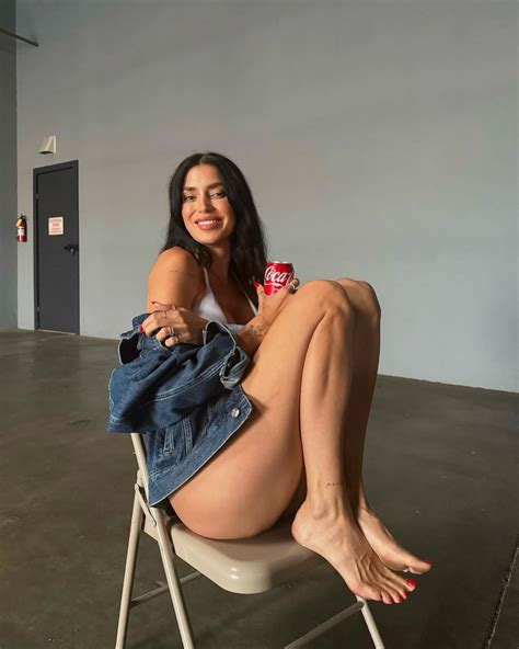 Nicole Lynn Williamss Feet