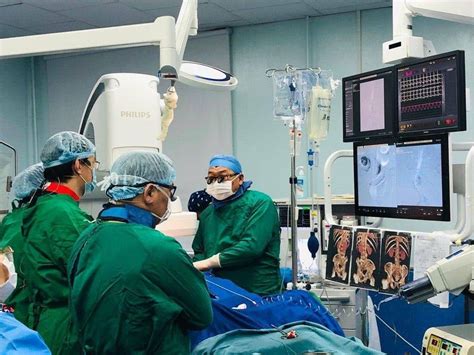 УГТЭ ИЙН ЭМЧ НАР МОНГОЛ УЛСАД АНХ УДАА БИЕ ДААЖ ХЭВЛИЙН ГОЛ СУДАСНЫ ЦҮЛХЭНД СТЕНТ ГРАФТ СУУЛГАЦ