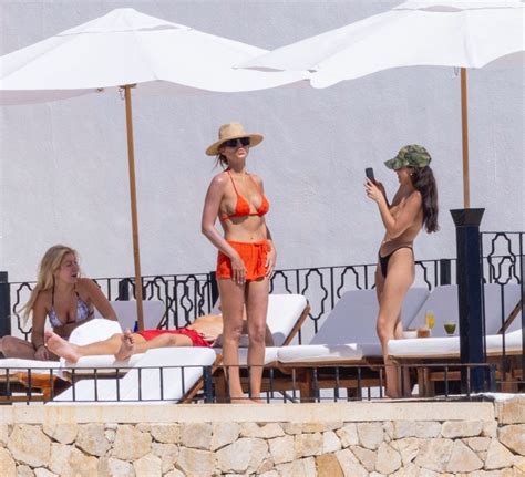 Brooks Nader Ditches Her Top Shows Off Fit Figure On Getaway With