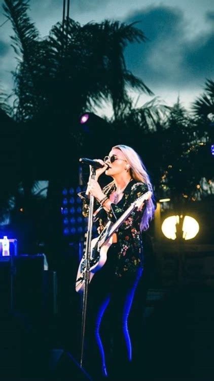Lynn Gunn Lockscreens Like And Reblog Tumbex