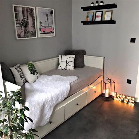 ایده تزیین ساده اتاق خواب با ریسه تزیین اتاق دخترانه کودک