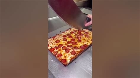 Have You Ever Tried Sourdough Pizza Twisted Pizza In Las Vegas Youtube