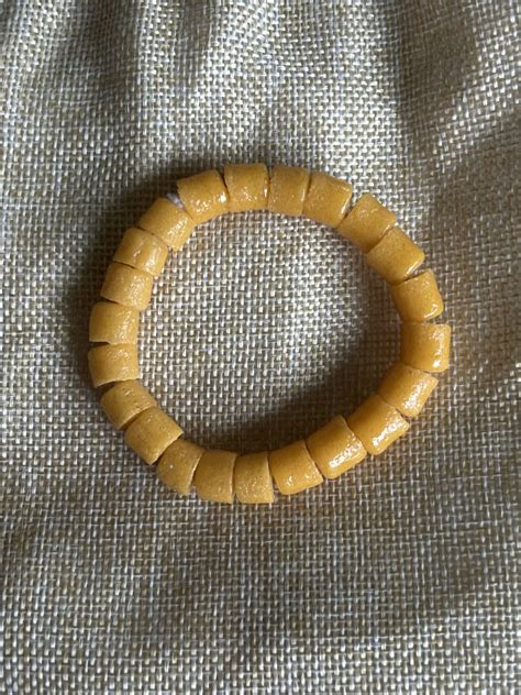 Bracelet En Verre Jaune Artisanat Du Togo Chose Simple