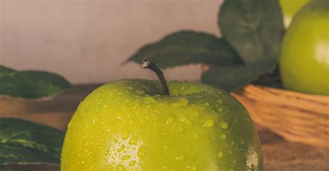 감자칩 건강한 건강한 식생활 과일 과즙이 많은 나무 나뭇잎 날 것 녹색 사과 농업 농작물 농장 다이어트