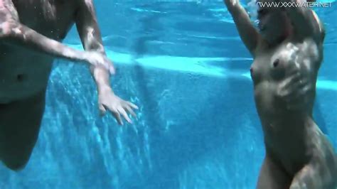 Jessica And Lindsay Swim Naked In The Pool Jessica Young Eporner